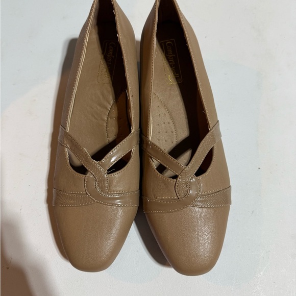 Beacon | Shoes | Comfort Well By Beacon Tan Heels | Poshmark